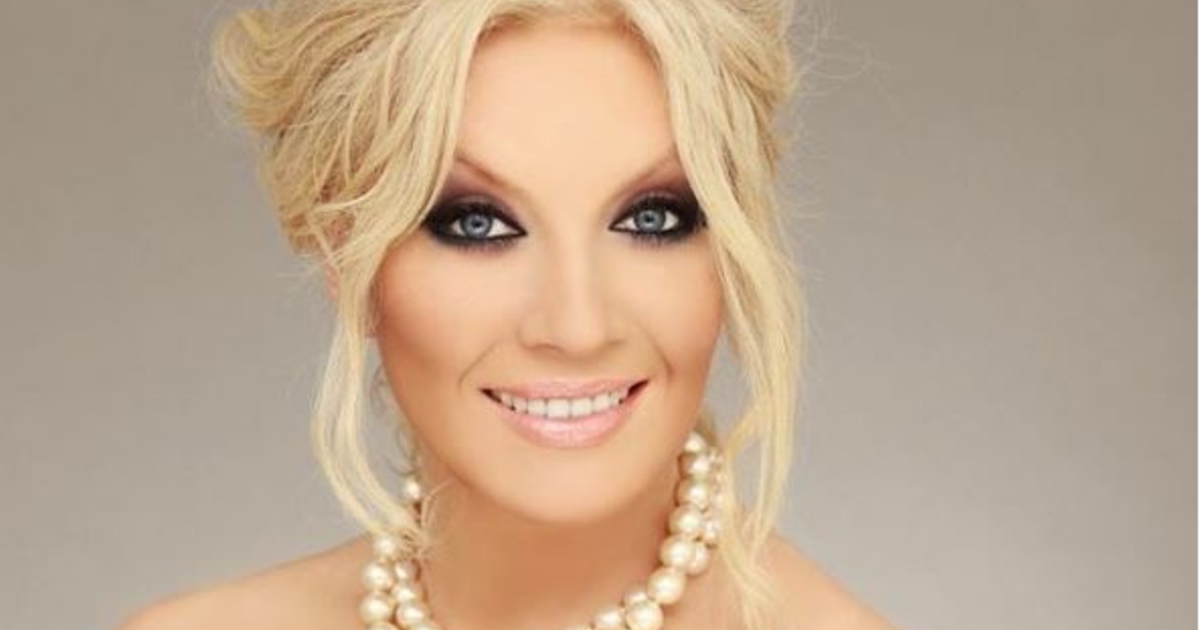 51-летняя Повалий вышла в свет с откровенным декольте - IVONA.UA