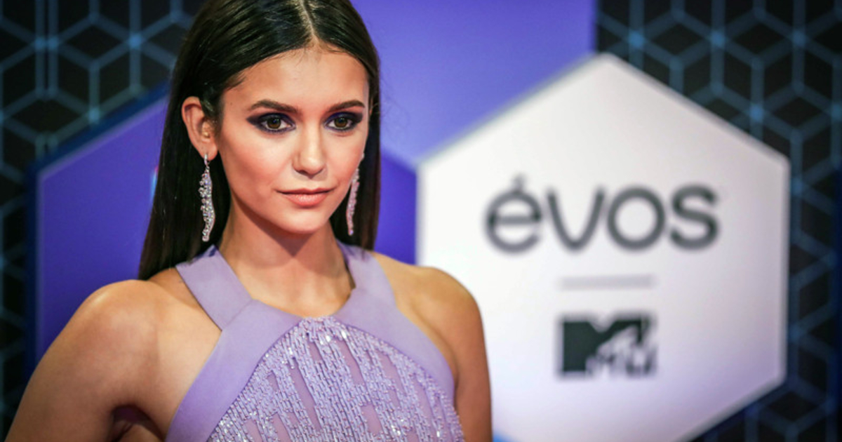 Нина Добрев подтвердила роман с актером Гленом Пауэллом - IVONA.UA