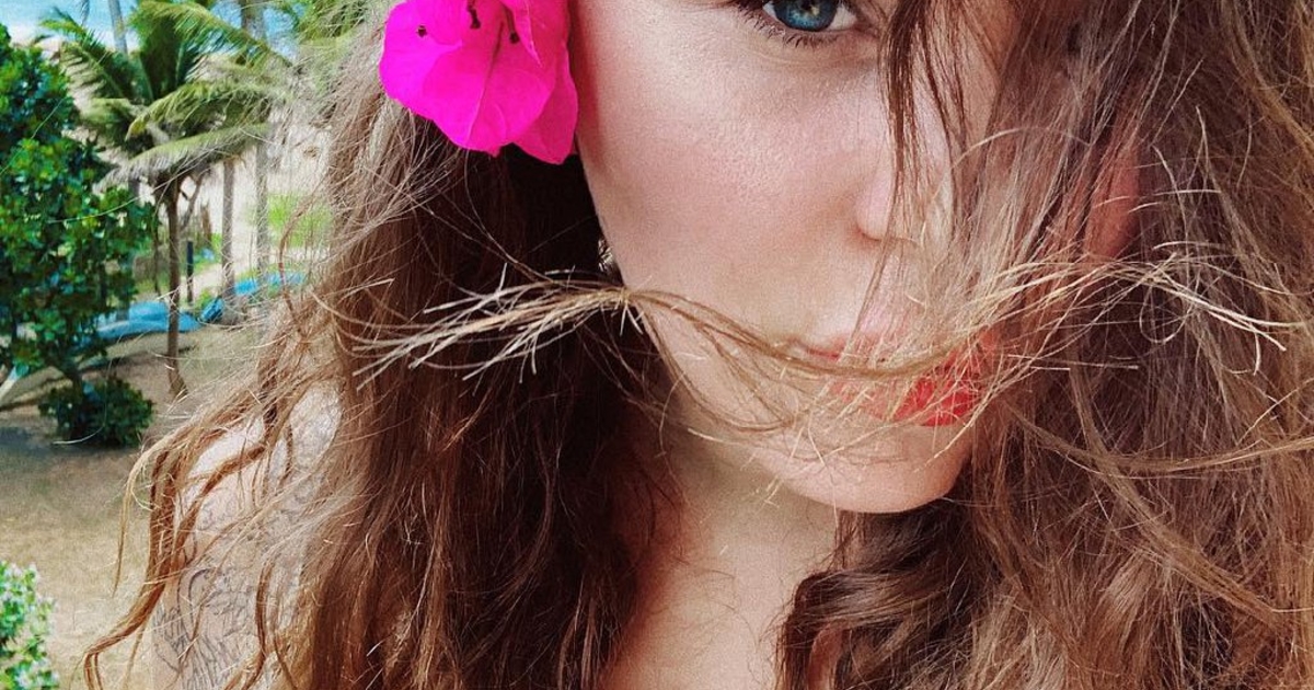 Солистка группы KAZKA засветила пикантное тату на бедре - IVONA.UA